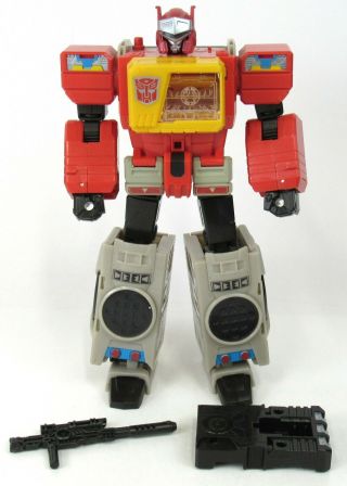 Hasbro Transformers Generations Blaster And Twin Cast Titans Return ...