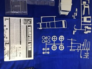 AMT Vampire Van Model Car Kit 1/25 With Coffin | #33172961