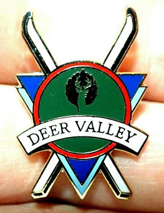 RARE VINTAGE WORLD CHAMPIONSHIPS SNOW SKI RESORT LODGE Lapel Pin BADGE ...